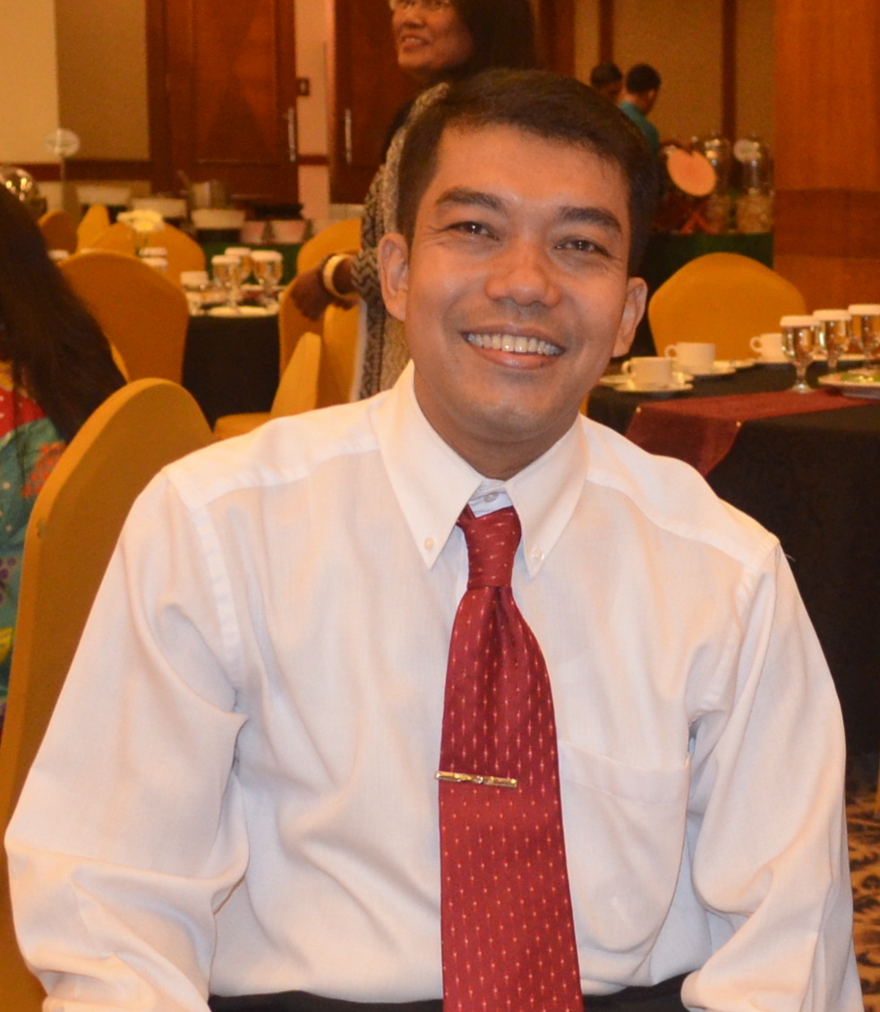 Dasi merah – Sinergi Berjaya INDONESIA